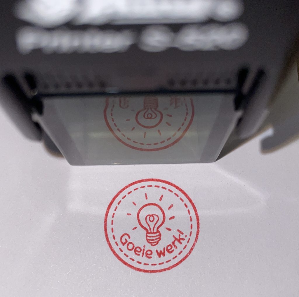 2cmx2cm self inking - light bulb | Juffrou 911 Stamps